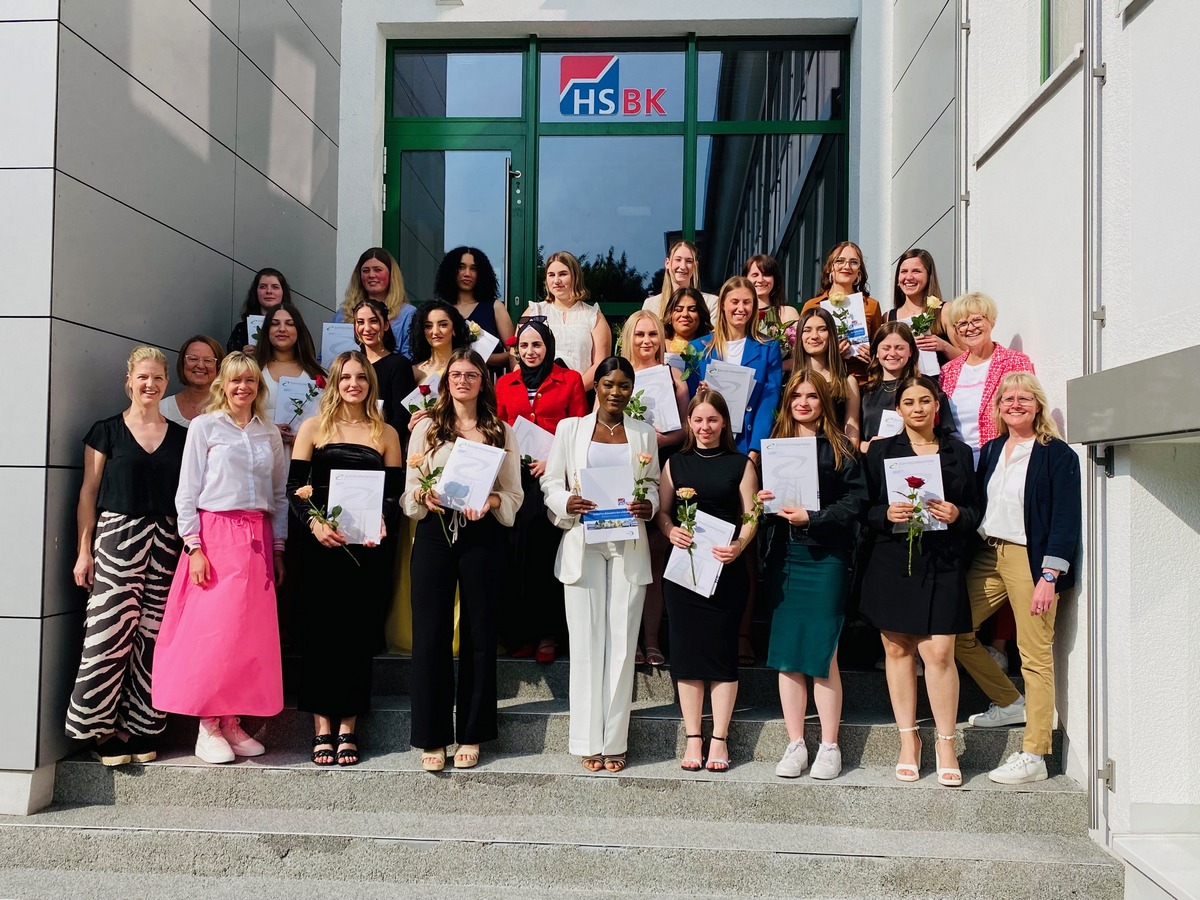 Prüfung der Zahnmedizinischen Fachangestellten erfolgreich: Hubertus ...